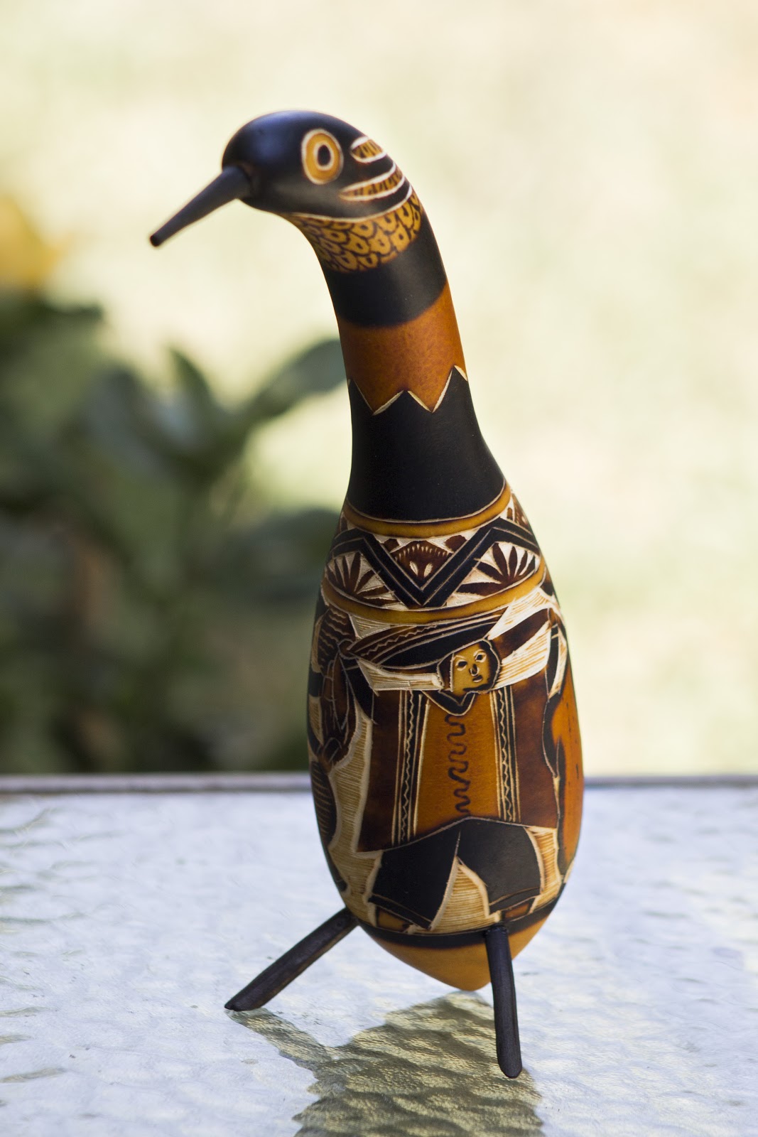 The Beauty of Traditional Peruvian Crafts: Mate Burilado - ajoann.com